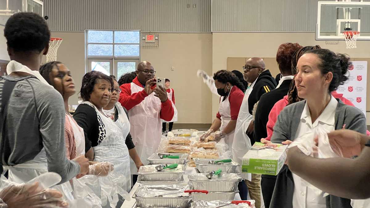 Volunteers help serve Thanksgiving meals to families in need