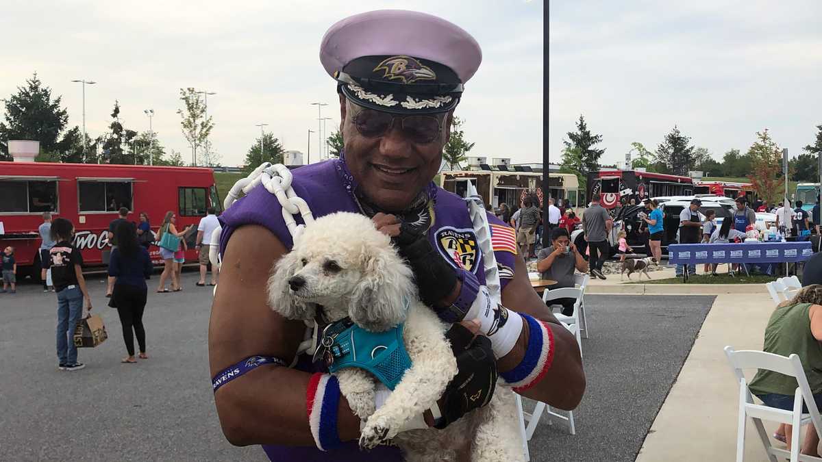 Ravens Flock remembers Captain Dee-Fense | Fan photos