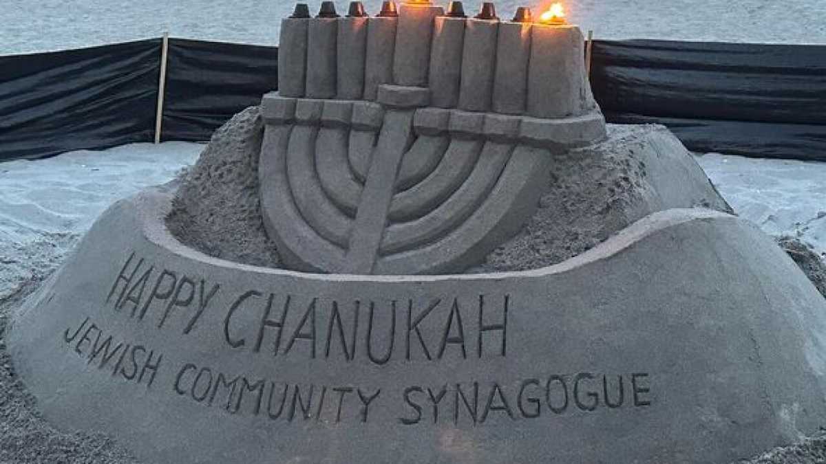 Sand menorah to return to Juno Beach, Florida