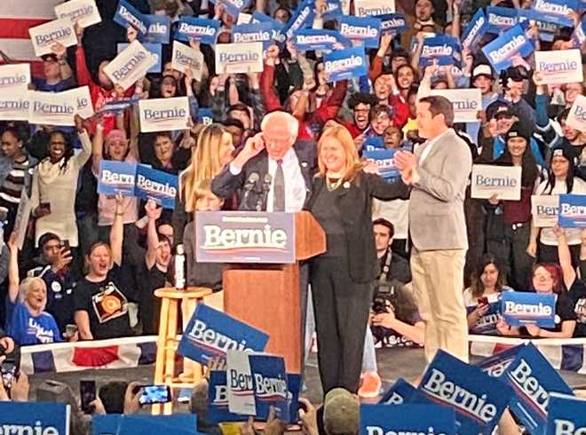 LIVE UPDATES: Democratic candidate Bernie Sanders awaits caucus results ...