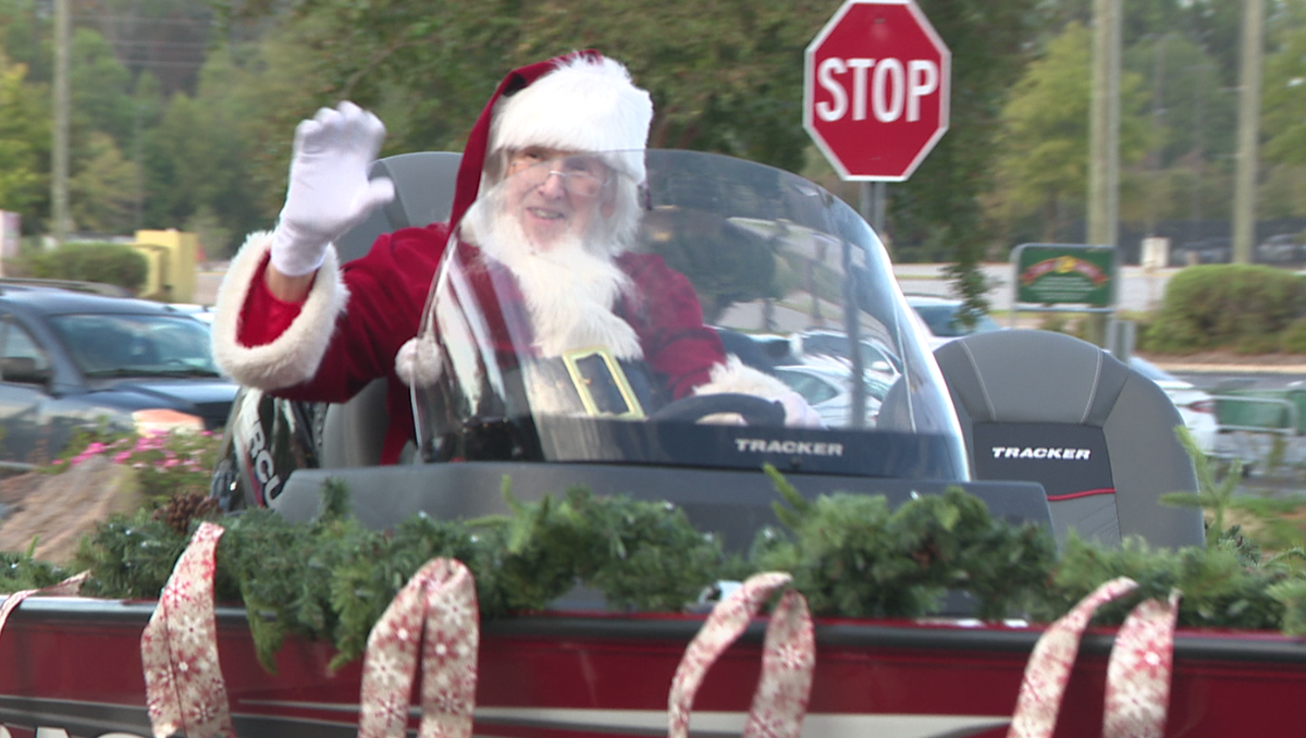 Santa Claus made his grand appearance in Pearl on Saturday