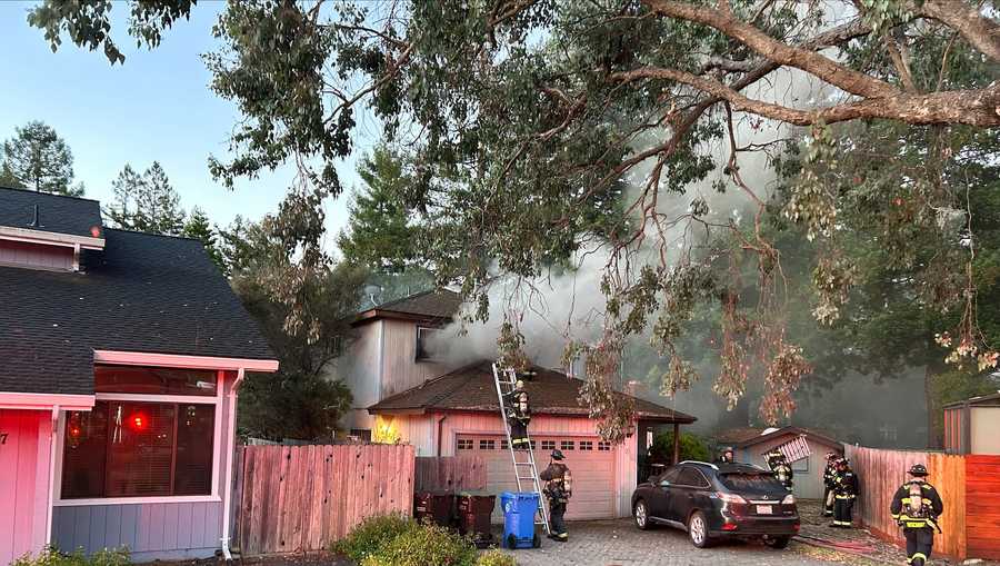 Kitchen fire contained in Santa Cruz home