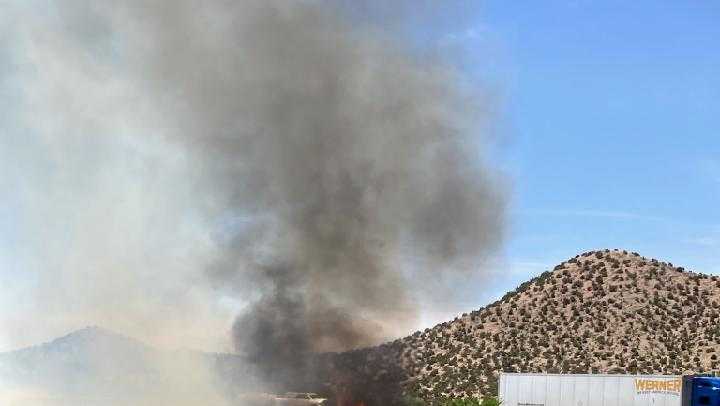 Brush fire briefly closes southbound I-25 near Santa Fe