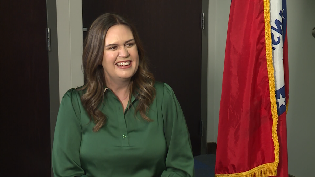 Sanders makes history as Arkansas' first woman governor