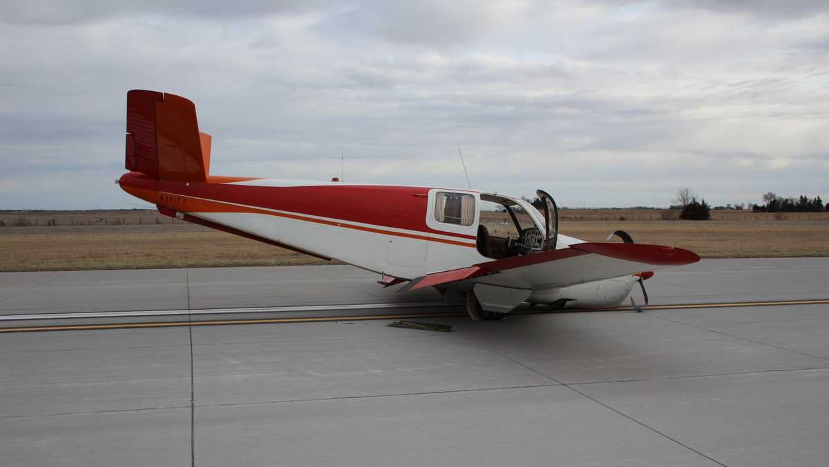 Small plane makes crash landing in Saunders County