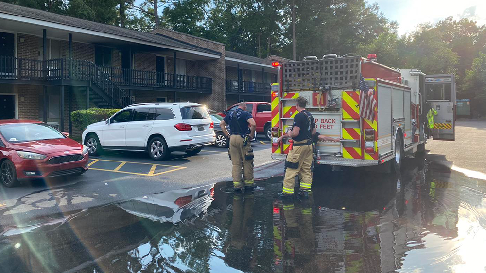 Savannah firefighters respond to fire at apartment complex