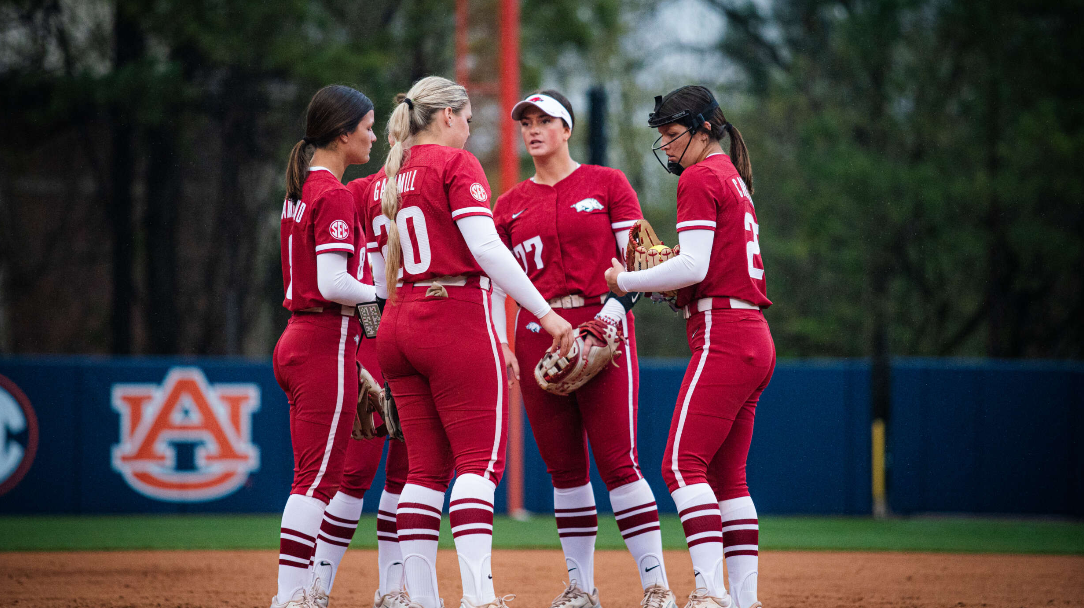 Razorbacks fall in series finale against Auburn