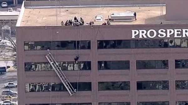 Emergency crews rescue 2 high-rise window washers