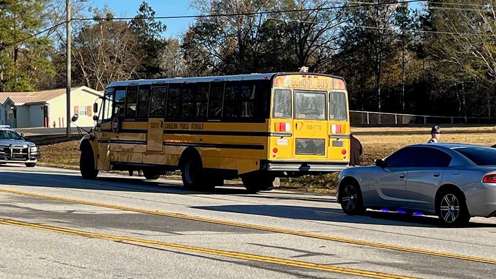 South Carolina: Student driver crashes into school bus