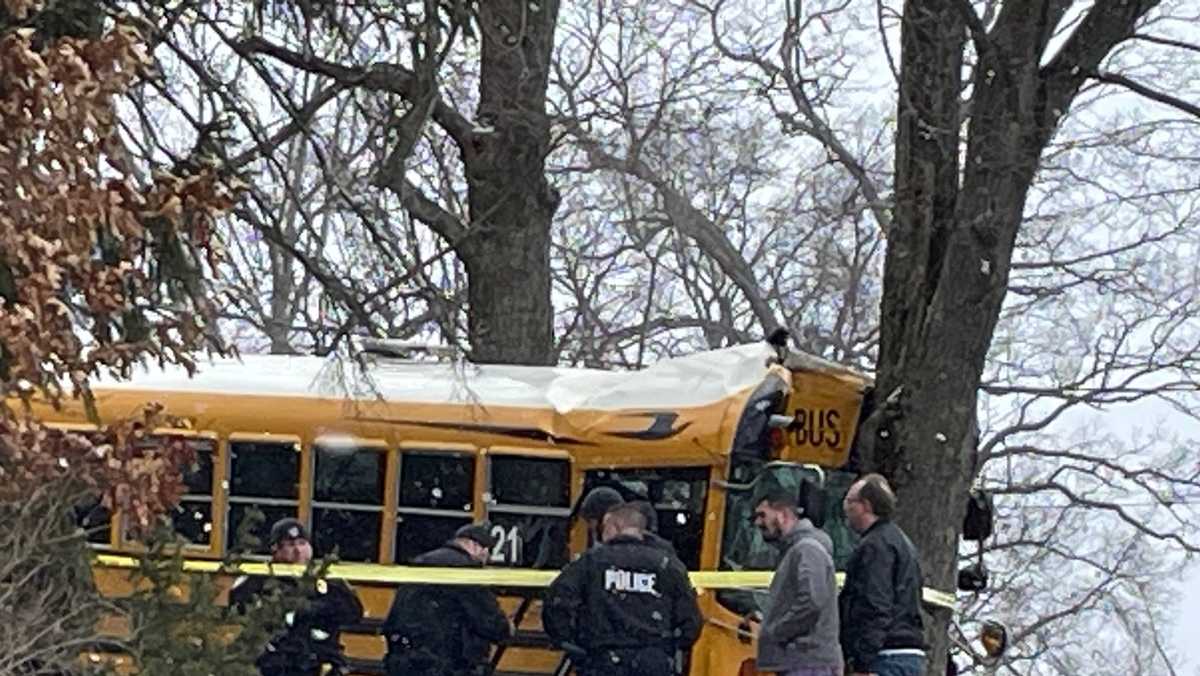 Pennsylvania school bus ﻿driver dies after crash in Butler County