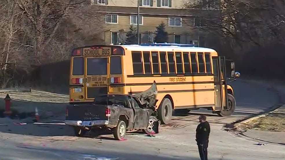 4 children hospitalized in Kansas City after school bus crash