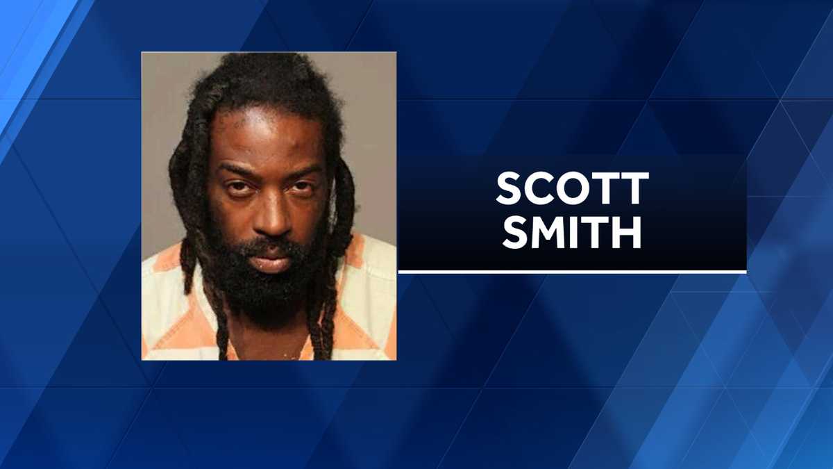 Man pleads not guilty to charges from police standoff at Des Moines hotel