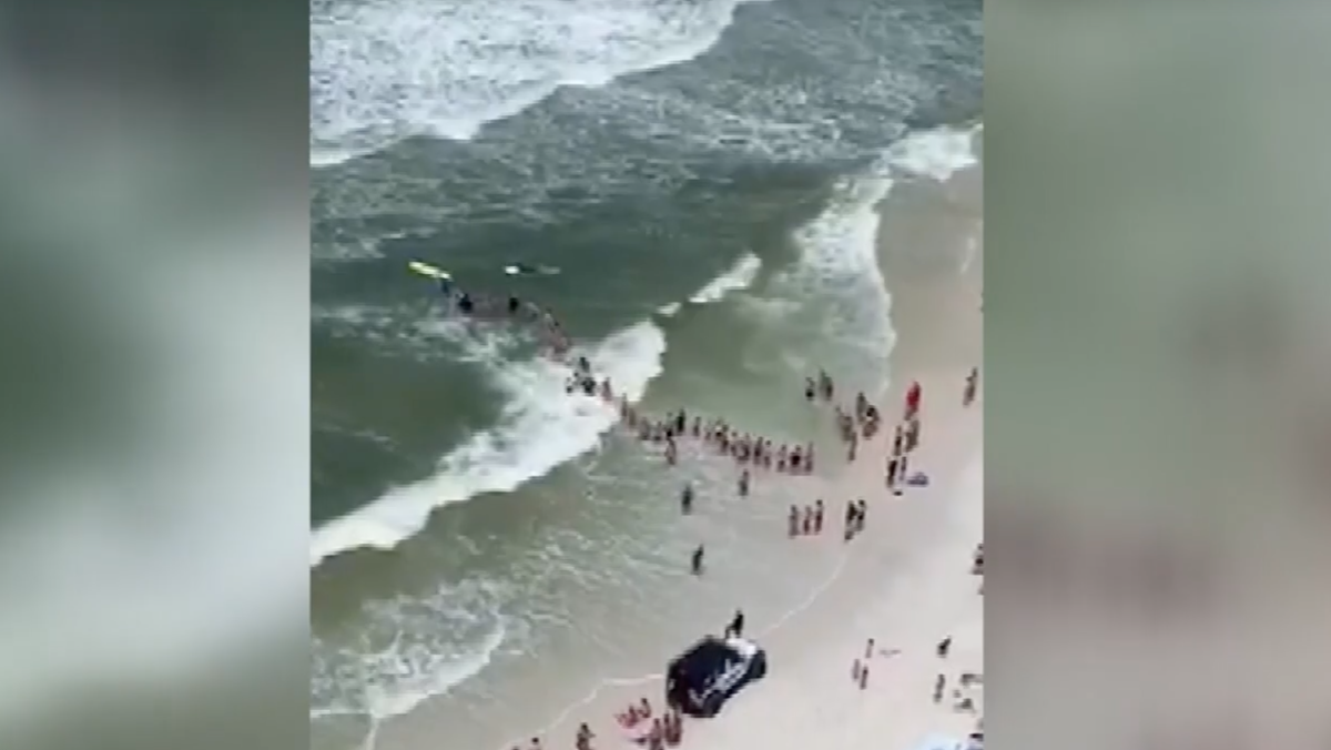 Beachgoers in Florida form human chain in effort to save swimmers in distress