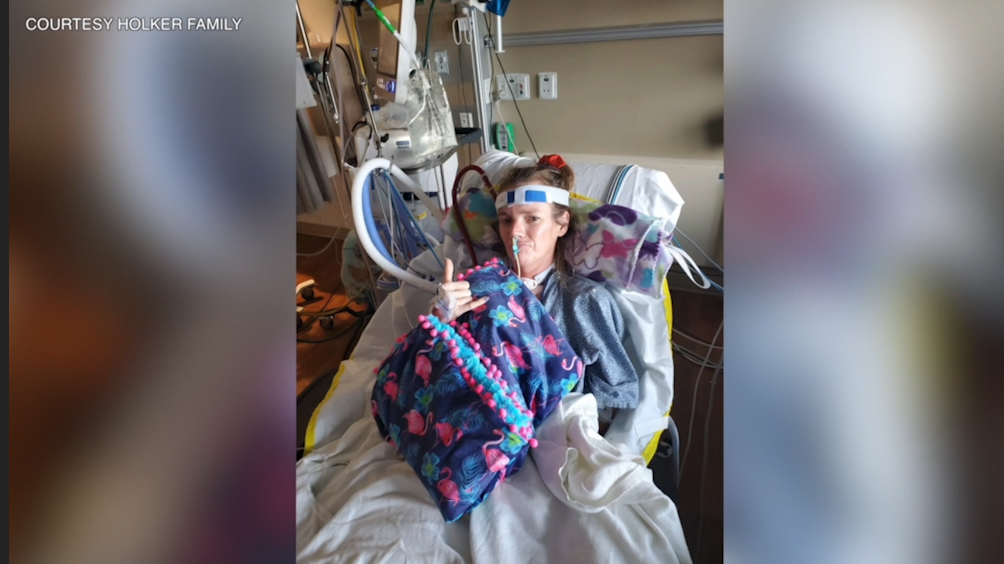 ICU nurse survives double lung transplant brought on by COVID-19