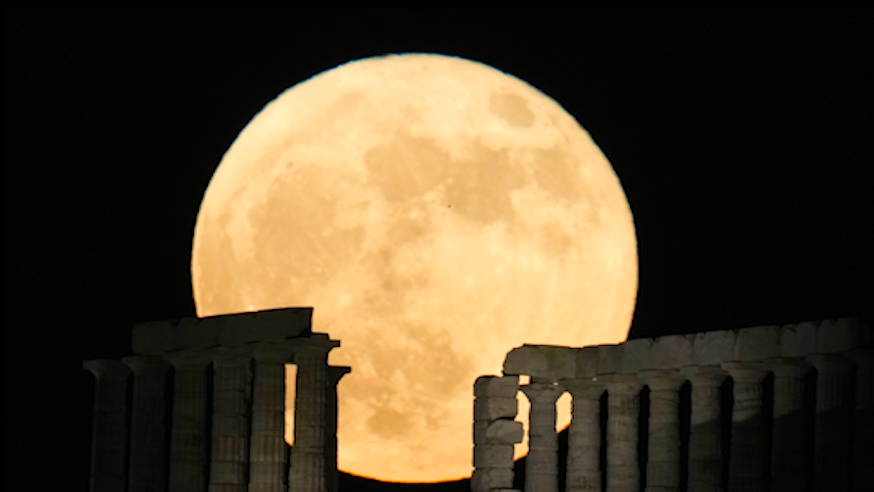 PHOTOS: Supermoon delights skygazers around the world