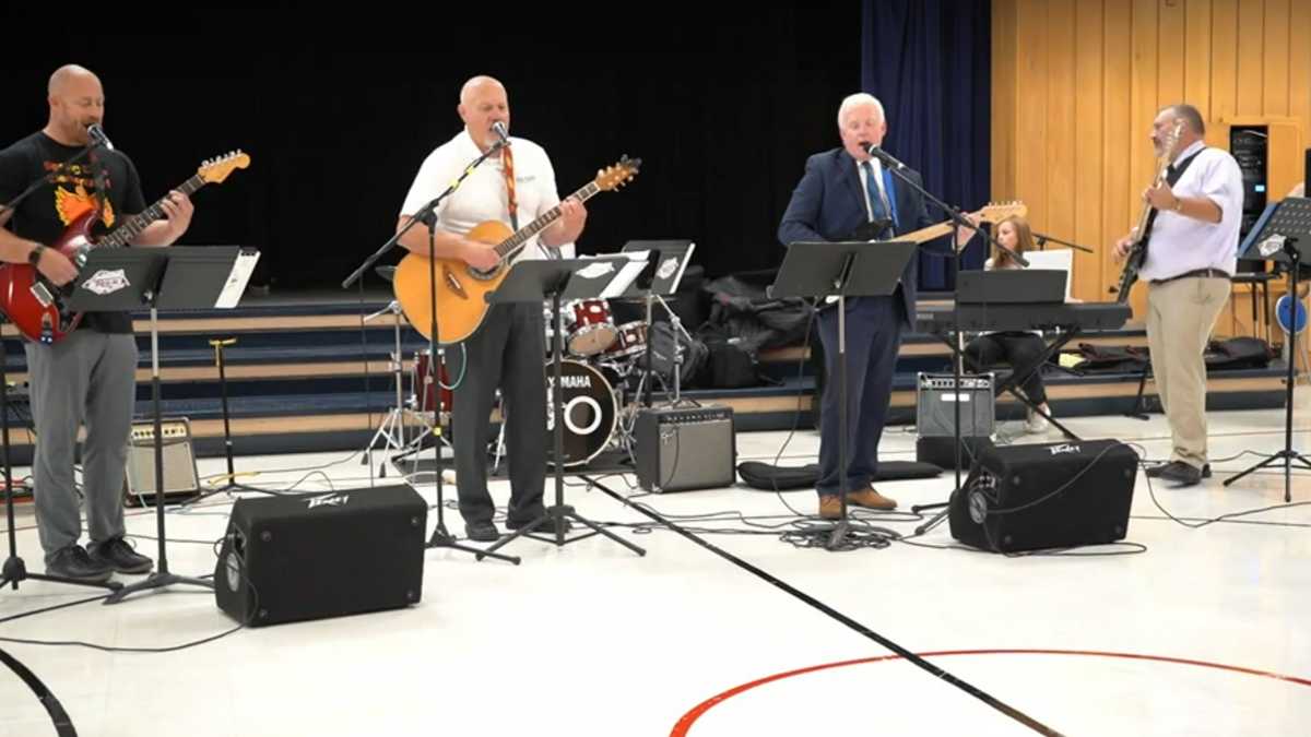 Schoolhouse rock: Superintendents, teachers form band