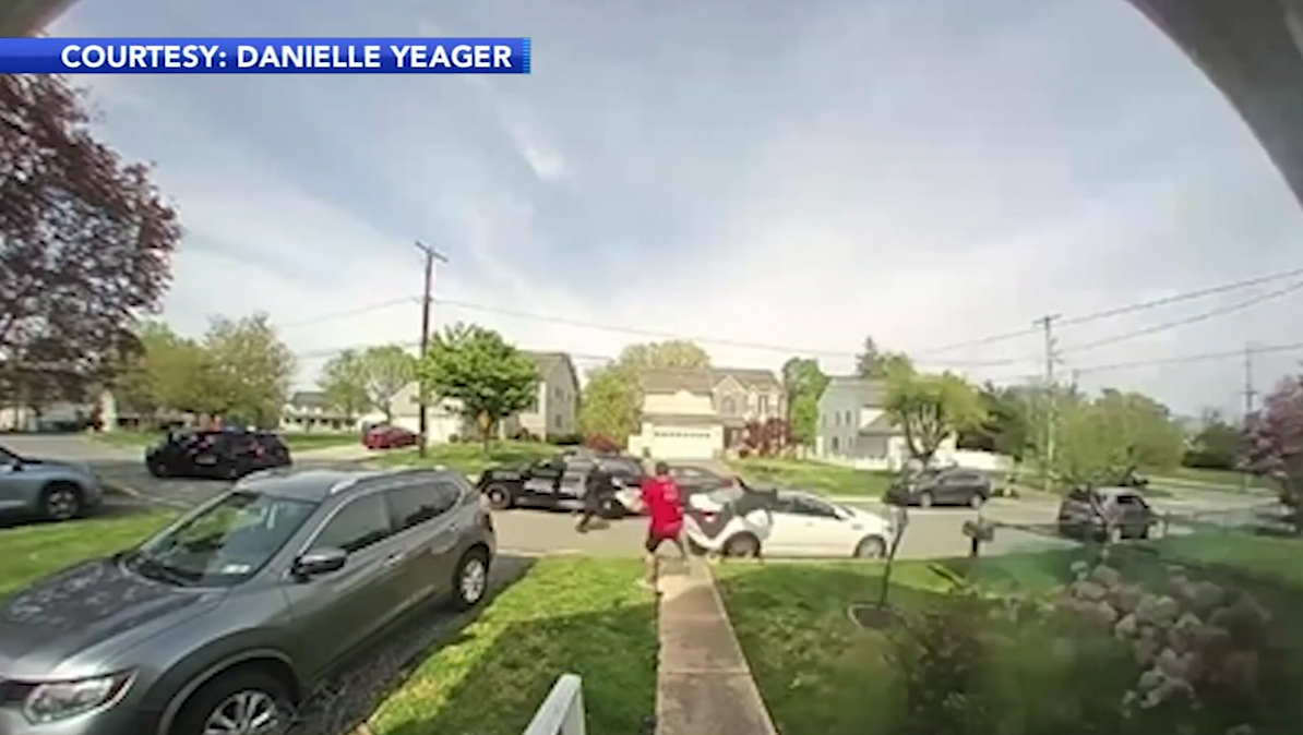 Video: Pizza delivery driver trips suspect running from police