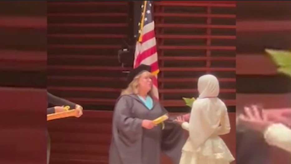 Video Teen Denied Diploma For Dancing On Stage During Ceremony