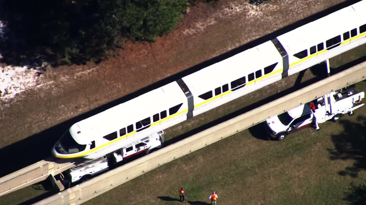 Flat monorail tire prompts 71-person evacuation at Disney