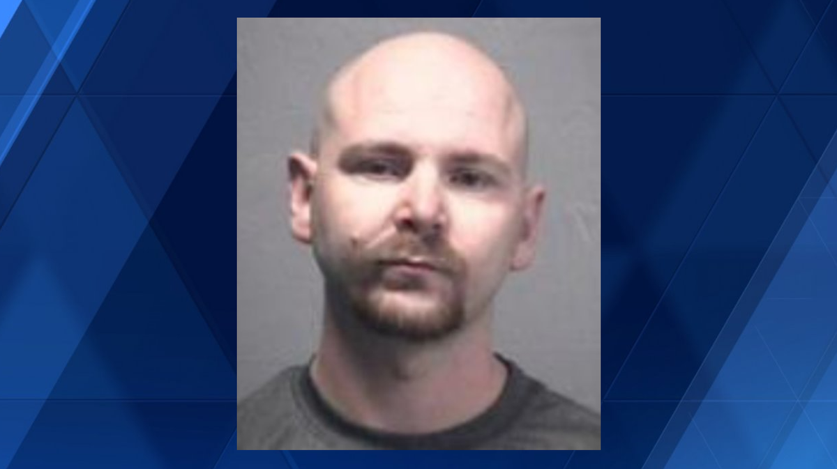 North Carolina: Man arrested after armed robbery and vehicle pursuit ...