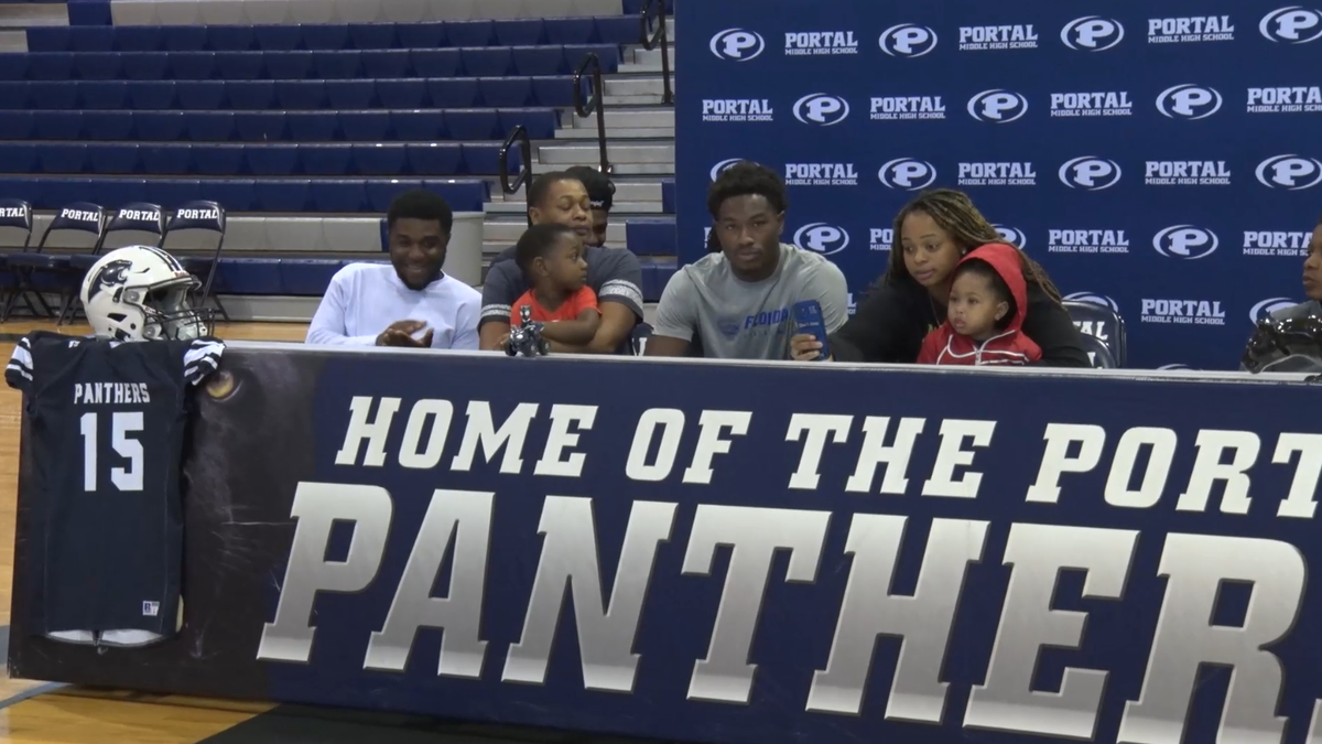 Jackson makes college plans official, Four star TE commits to Florida