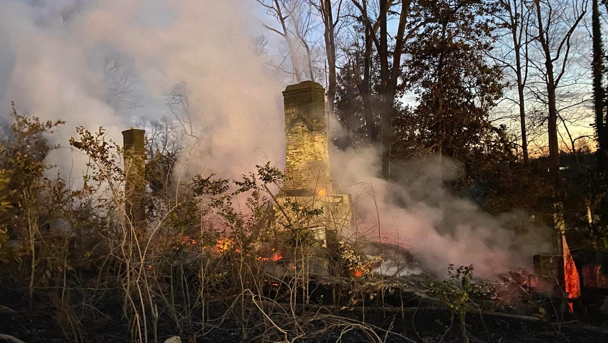 North Carolina: High Point fire crews help battle outdoor fire ...