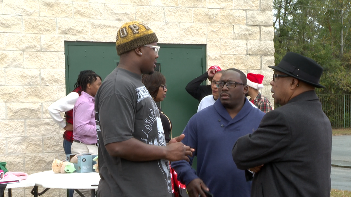 Savannah native Warren Brinson spreads the holiday spirit