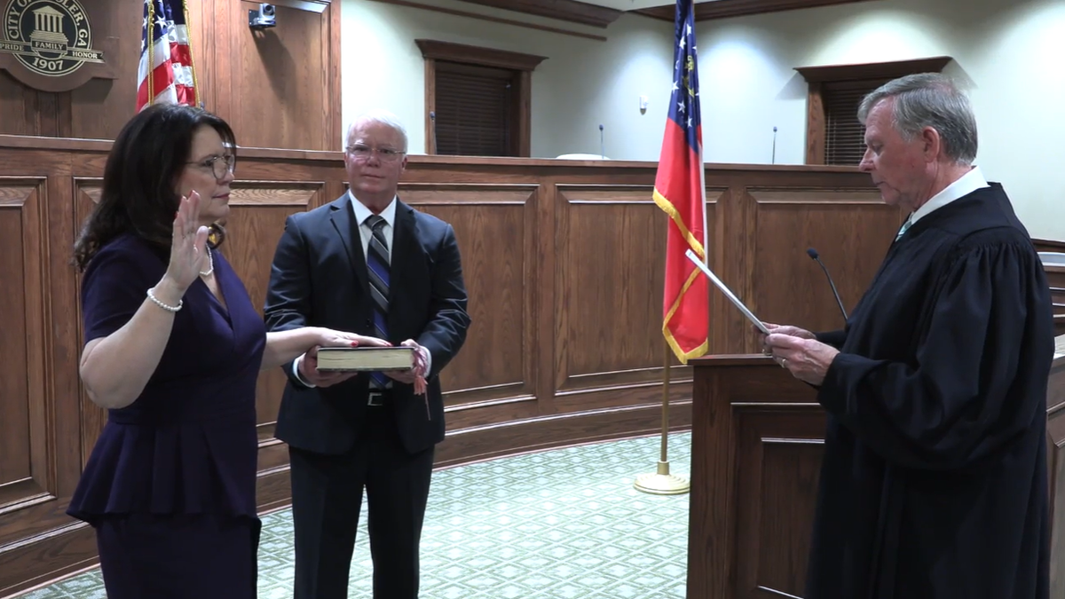 City of Pooler's new mayor sworn in