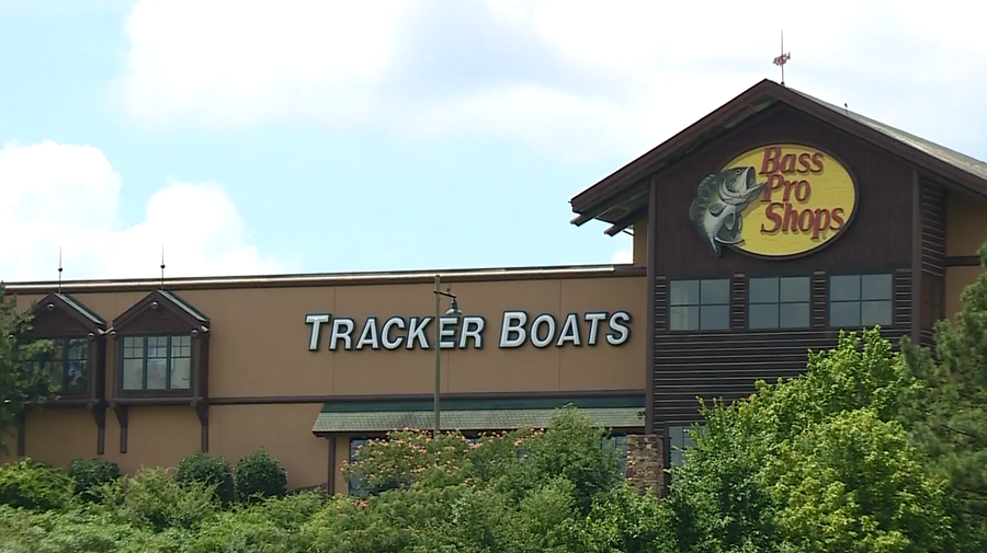 Man jumps naked into Bass Pro Shops fish tank in Alabama