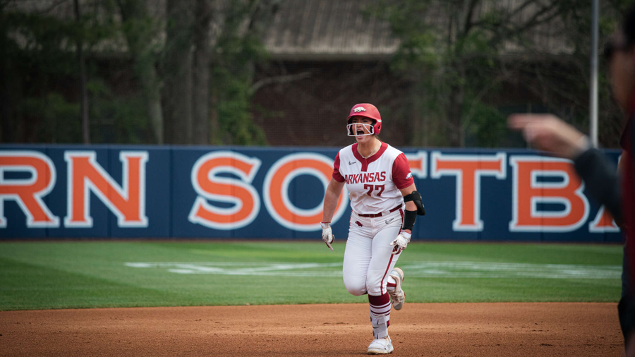 Deifel earns 300th win in Razorbacks' SEC-opening doubleheader