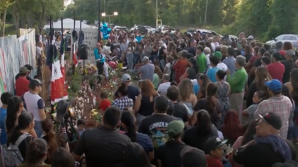 Hundreds join memorial for 8 workers killed in Ocala bus crash