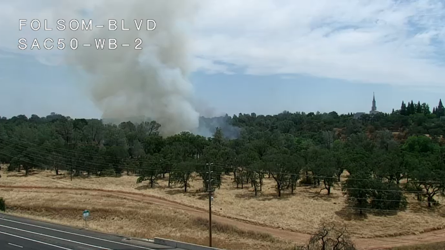 Grass fire burns near Highway 50 in Folsom