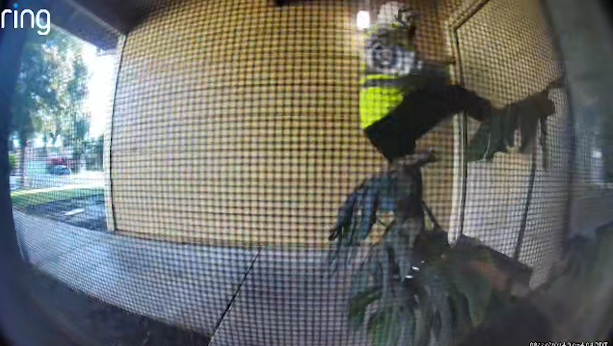 Modesto teen held at gunpoint during home invasion, calls 911