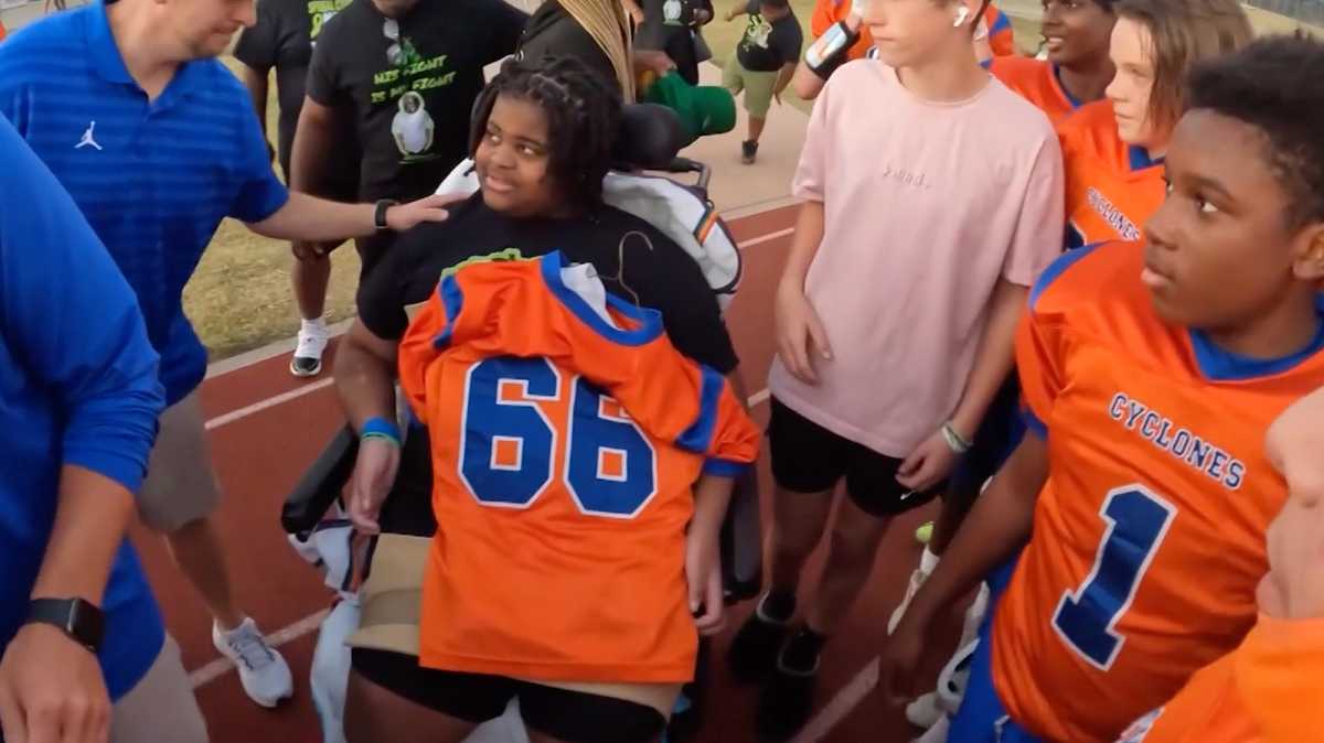 NFL Hall of Famers encourage paralyzed Texas teen at football game