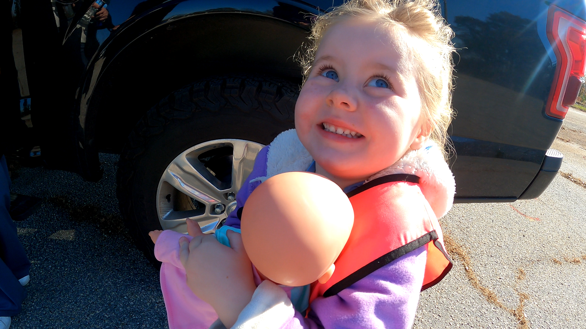 Little girl brings a smile to Hurricane Helene debris workers