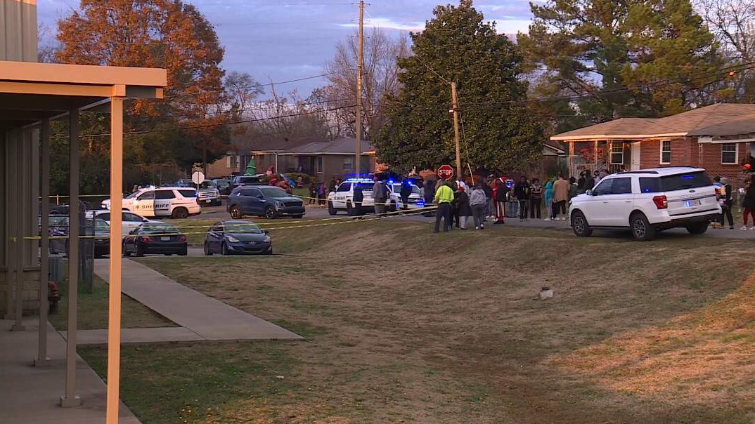 2 men shot and killed at Alabama community center
