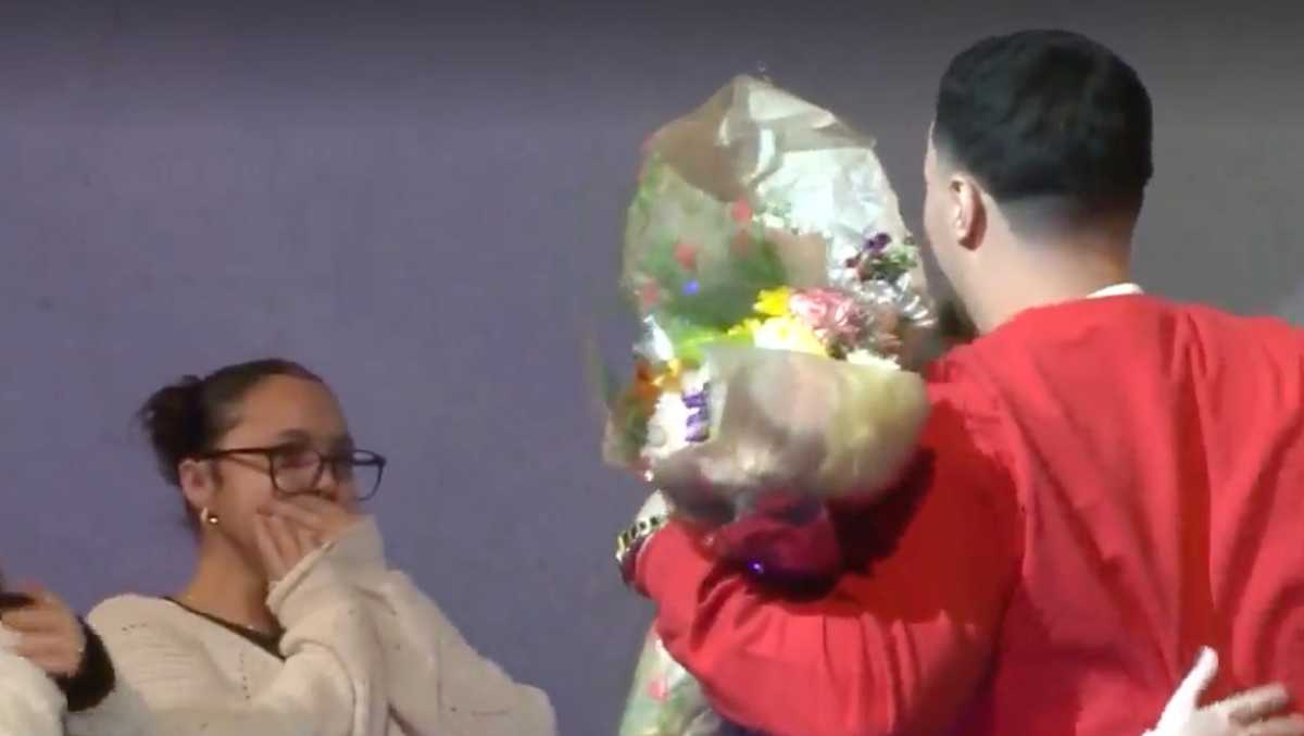 Soldier surprises family at theatre show in Pennsylvania