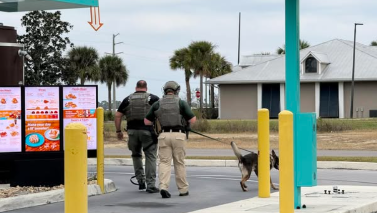 Bomb squad gives all clear after threat at Popeyes near Arcadia