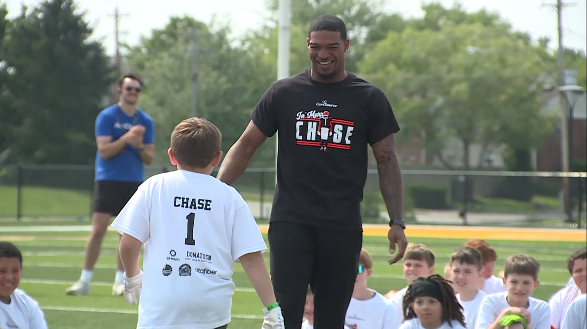 Ja'Marr Chase makes appearance as an instructor at Sycamore High School ...
