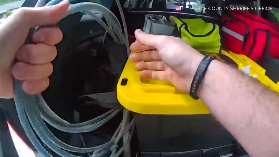 Lasso saves the day: Deputy's unique approach to a tense standoff