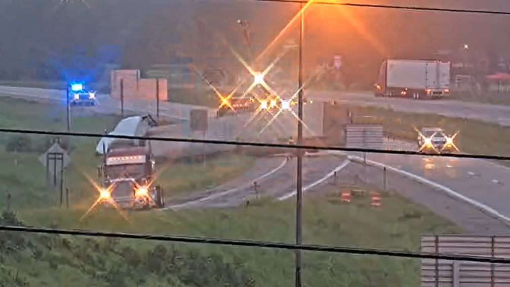 Overturned semitruck blocks some eastbound lanes in Clarksville