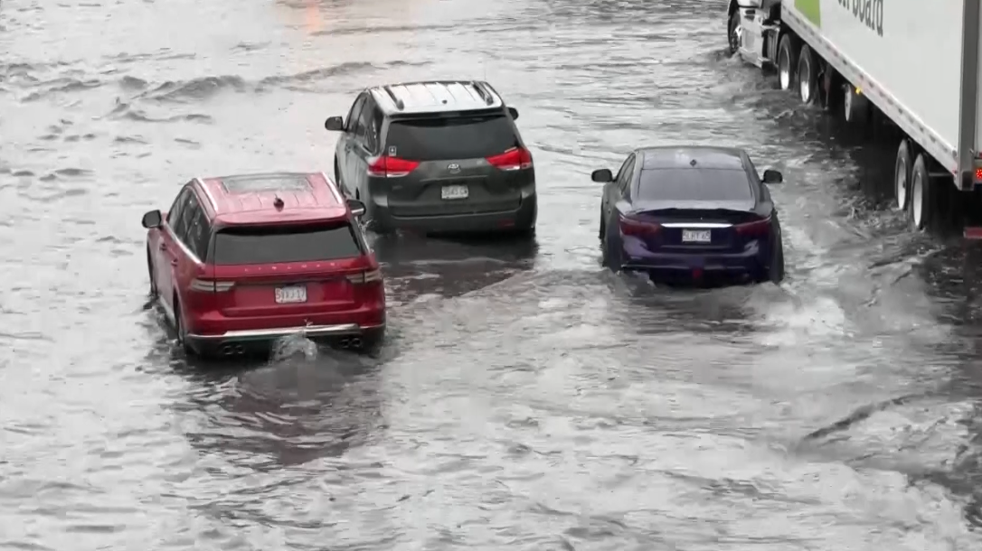 Dangerous flash flooding strands motorists, leaves Mass. highways ...