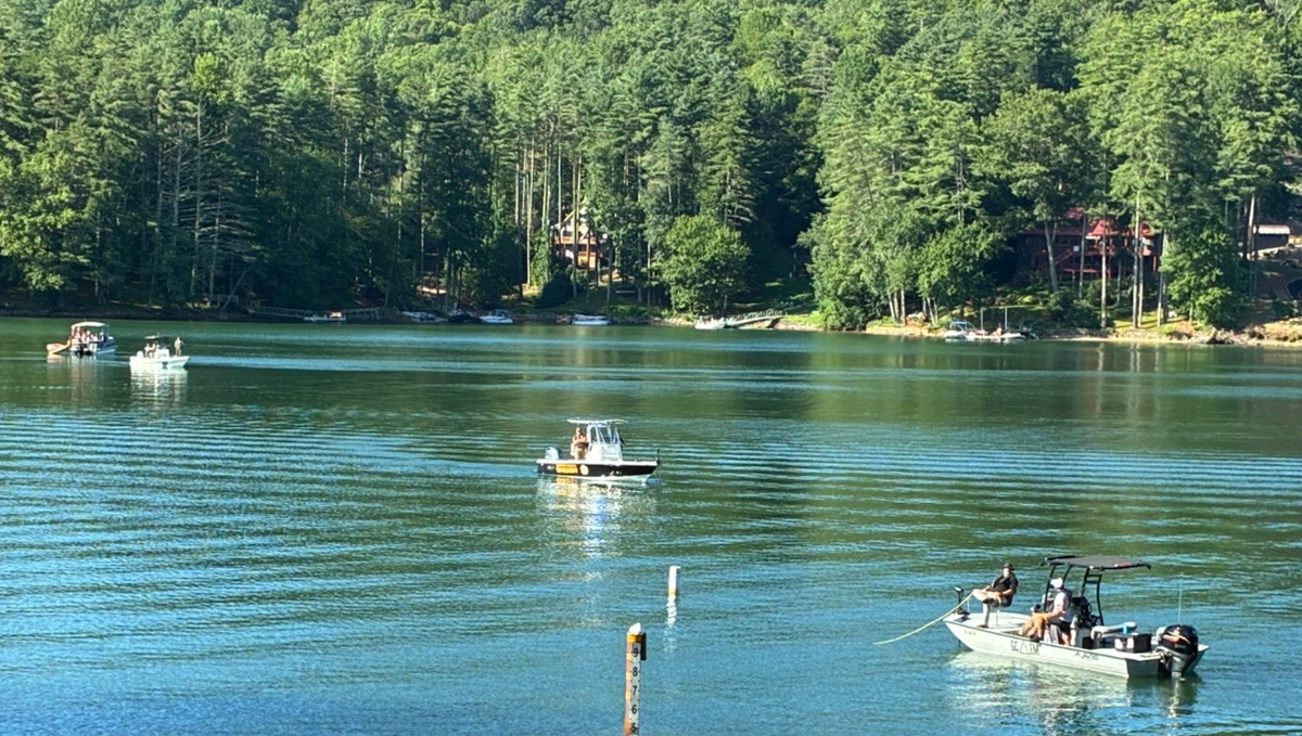 NC: Search underway in lake for possible drowning victim, deputies say