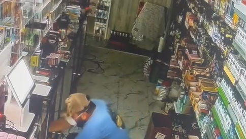 SC: Deputies search for suspect in convenience store break-in
