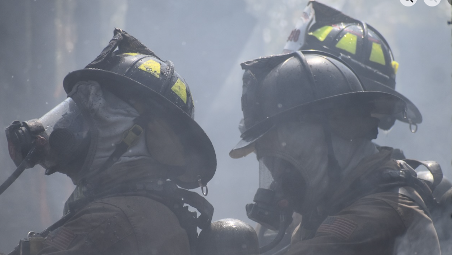 Single-story fire in South Valley displaces 8 people