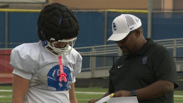 Jamie Reed back on sidelines in Oldham County — this time in Colonel blue