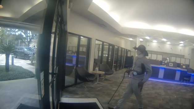 Fidelity Bank robbed in Slidell, Louisiana