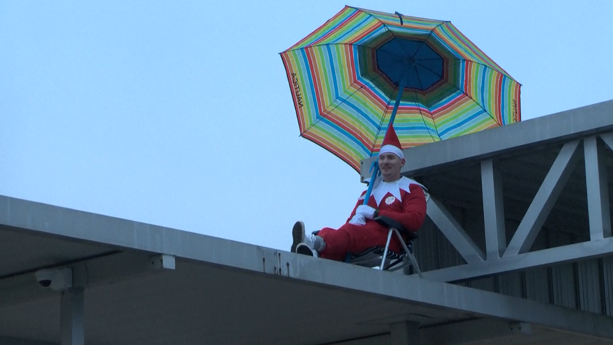 Alabama school uses real-life 'Elf on the Shelf' to boost attendance