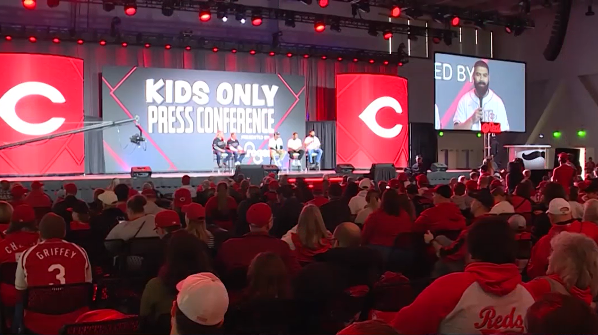 Redsfest brings fans up close and personal with players in remodeled ...