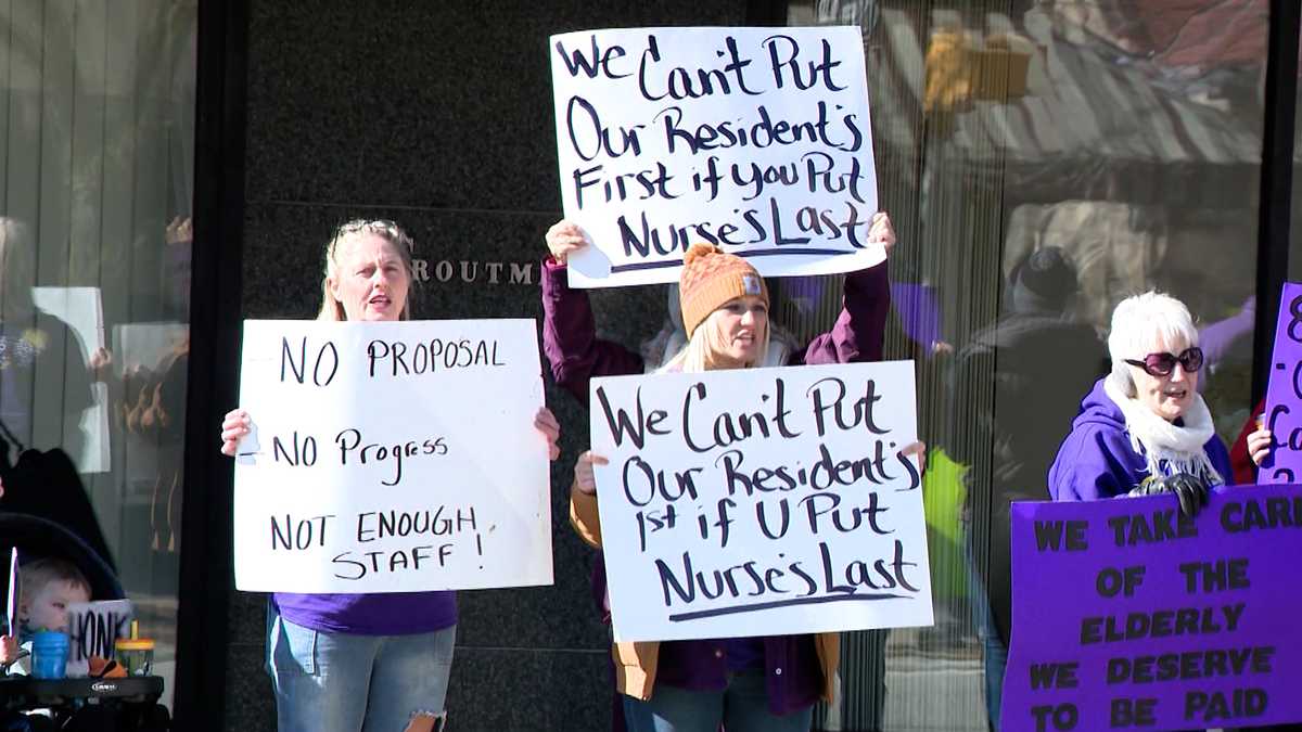 SEIU members working for Westmoreland county picket